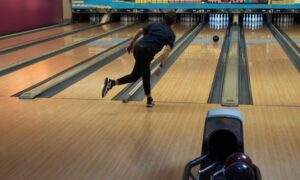 7 Tips for Beginner Bowlers: How To Start - Split Happens Bowling